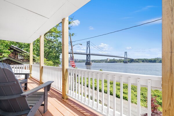 Stylish Hudson Escape With Hot Tub + Bridge View - Poughkeepsie, NY