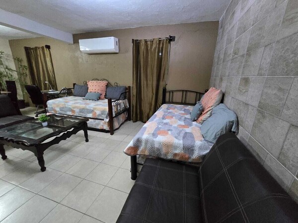 Casa En Zona Tranquila Y Segura, Las Mascotas Son Bienvenidas. - Tabasco