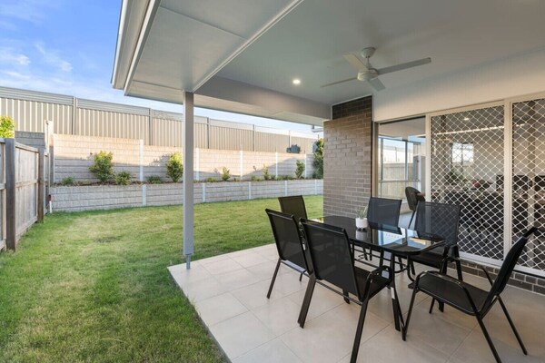 Relax-ready 4br Near Bayside & Shops | Workspace - MacLeay Island