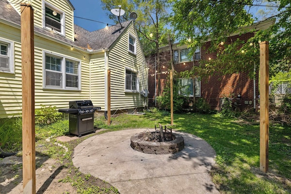 Bright, Clean & Cozy Newly-renovated 2br! Welcome! - Ypsilanti, MI