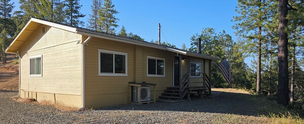 Cozy Cottage Getaway At The Gateway To The Sierras! - Lake of the Pines, CA