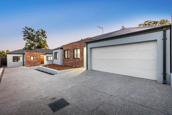 Whole House | 3 Bedroom & 2 Bathroom | Premium Getaway | For Up To 4 People - Victoria Park