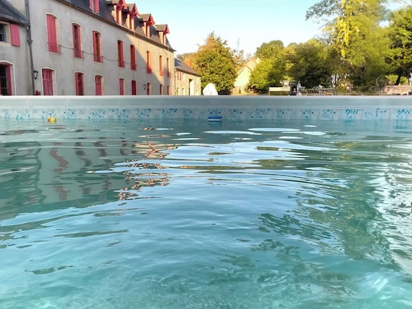Homerez - Spacious Villa With Private Pool In Garchizy On 650 M² - Nevers