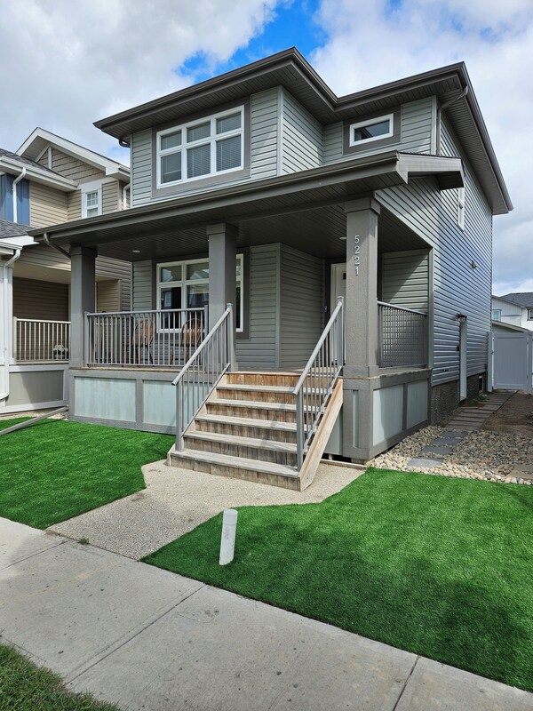 Comfy 3-bedroom House In Harbour Landing, Regina. - Regina