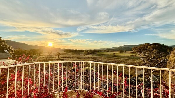 Buffalo River Retreat - 6 Bedroom - Myrtleford