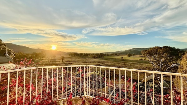 Buffalo River Retreat - 6 Bedroom - Myrtleford