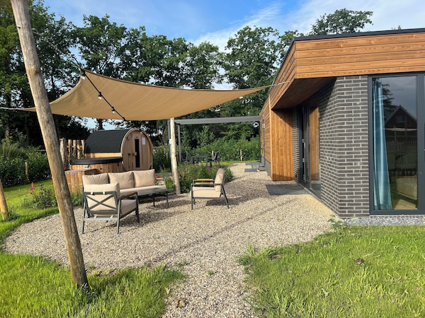Parklodge 6 Met Hondenhek, Sauna En Hottub Heeft Een Ruime Woonkamer, Open Keuken, Drie Slaapkamers En Ruim Terras. - Winterswijk