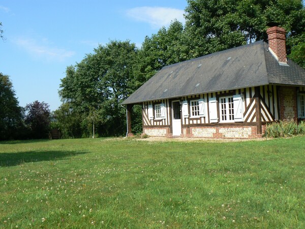 Propriété Au Calme : 2 Maisons D'habitation 1 Maison Avec Salle De Cinéma & Jeux - Normandy