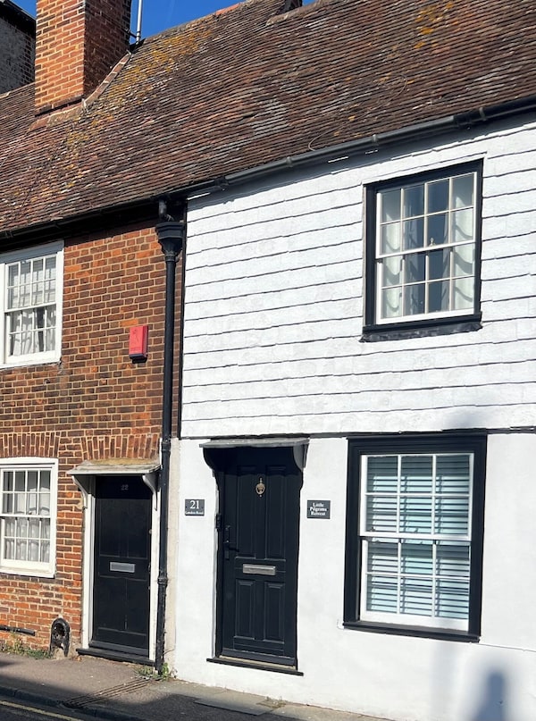 Central Gem With Cute Courtyard Garden, Rolltop Bath & Log Burner - Canterbury