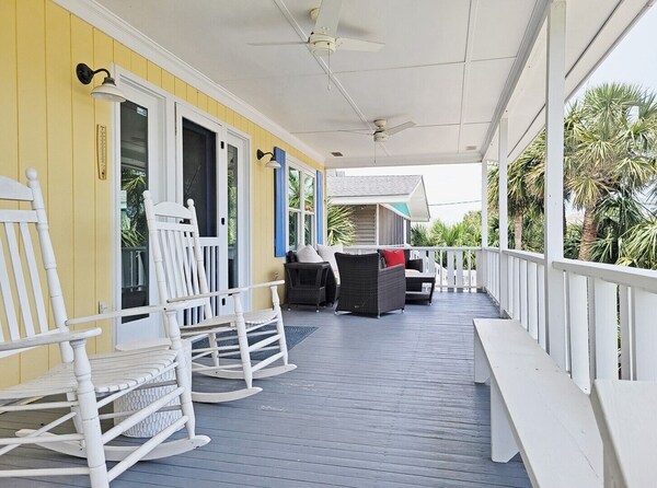 Second Row House Across From Beach Access, Screened Porch, Grill, Dog Friendly - Litchfield Beach, SC