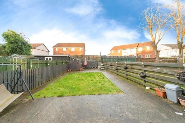 Luxury House In Glasgow  Stylish Comfort With Garden Views And Private Parking - Glasgow