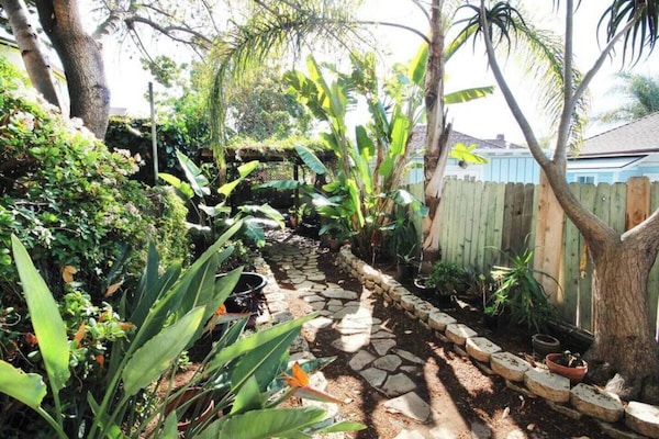 This Is A Clean And Well Maintained Apartment In A Very Desirable Area Of Golden Hill - La Mesa, CA
