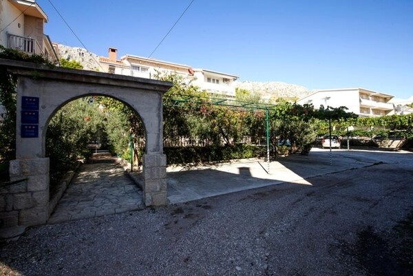 Apartman Villa Josipa - Duće: 50 M Od Plaze - Postira