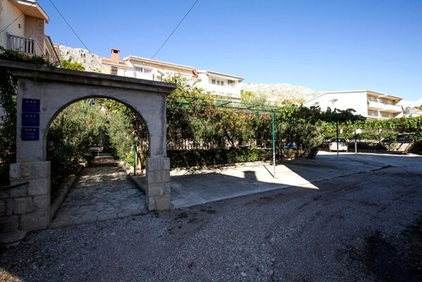 Apartman Villa Josipa - Duće: 50 M Od Plaze - Dugi Rat