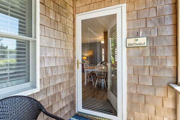 Cv1a: Shell Castle A -Poolside Screened Porch! - Ocracoke, NC