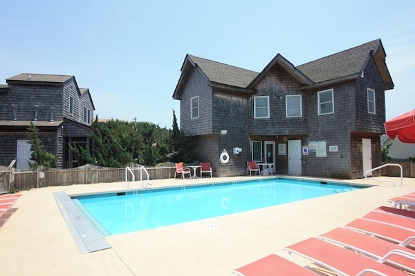 Cv8b: Crow's Nest 8 - 2nd Floor Studio With A Balcony! - Ocracoke, NC