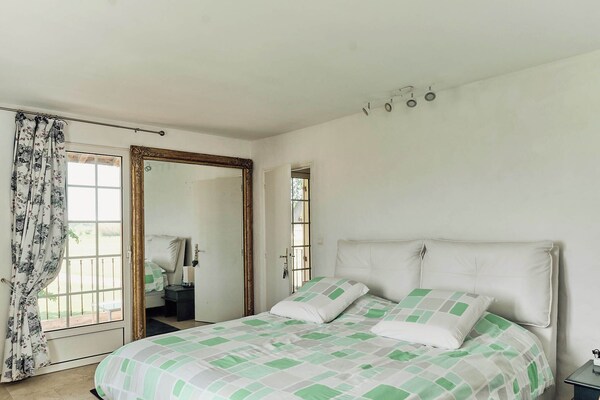 Mas En Camargue With Swimming Pool And Jacuzzi - Saintes-Maries-de-la-Mer