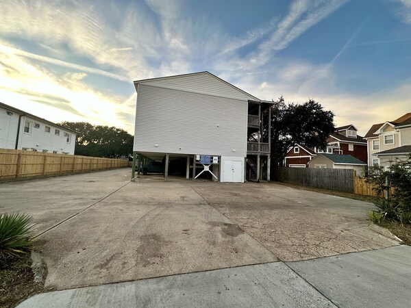 2 King Beds - Top Floor End Unit 10 - Hampton, VA