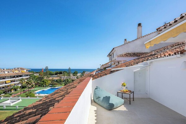Stunning Penthouse W/ Terrace, Sea View & Parking - Ojén