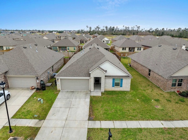 4 Bedroom Home With Hot Tub In Lake Charles, La - Lake Charles, LA