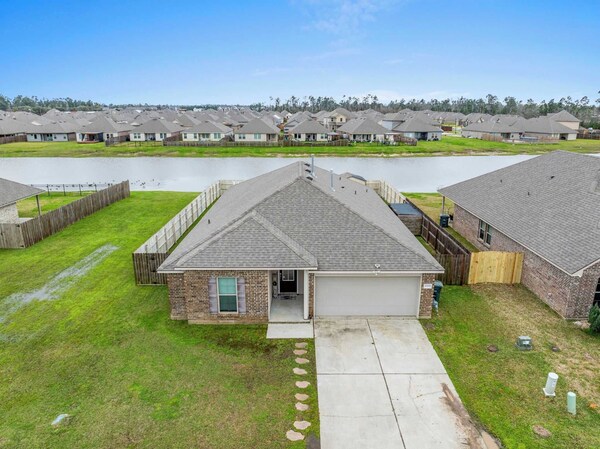 4 Bedroom Home With Hot Tub In Lake Charles - Lake Charles, LA