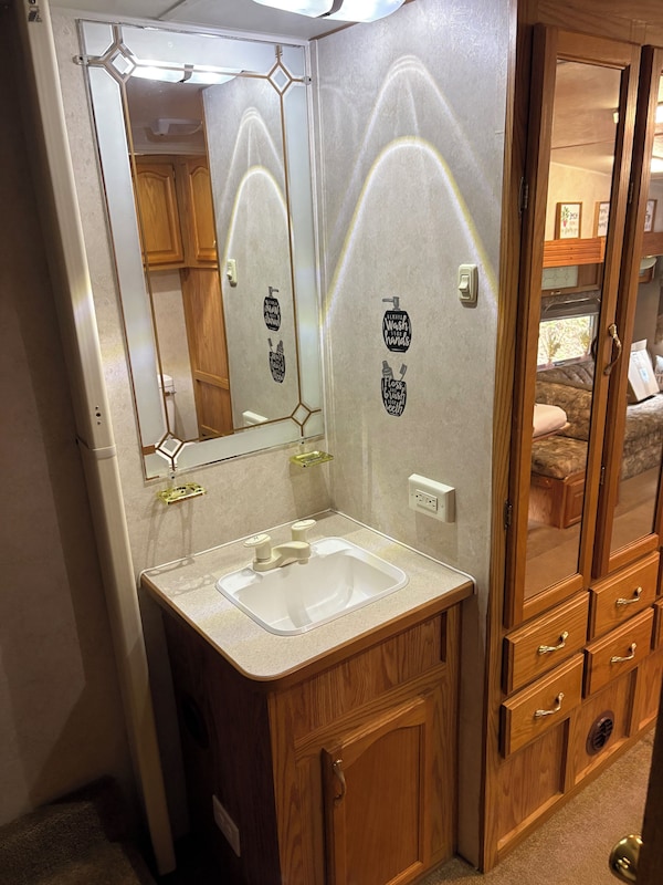 5th Wheel Rv On Permanent Site ,Near Hatfield Mccoy Sites - Kentucky
