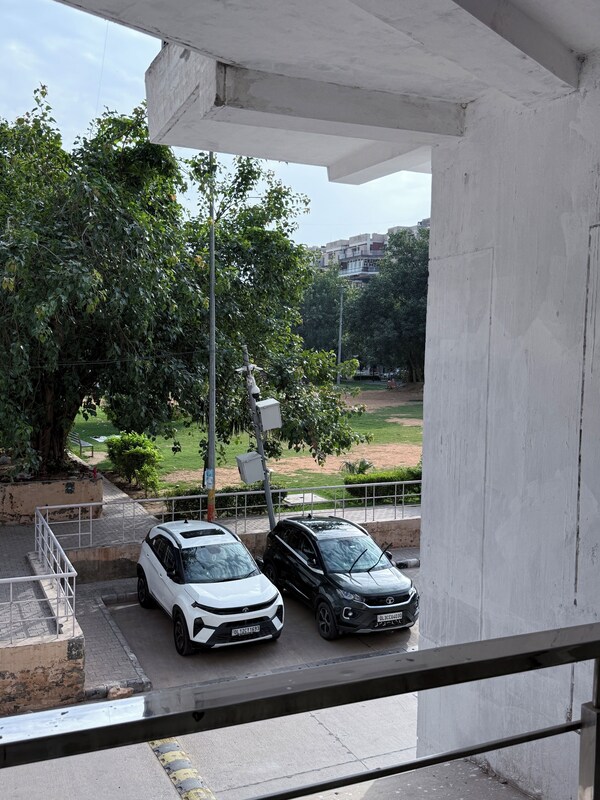 Elegant 2 Bhk Fully Furnished Flat - Delhi