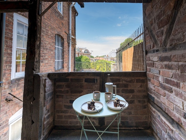 Trendy 2-bed Escape In Prime Central Location | Pass The Keys - Shrewsbury