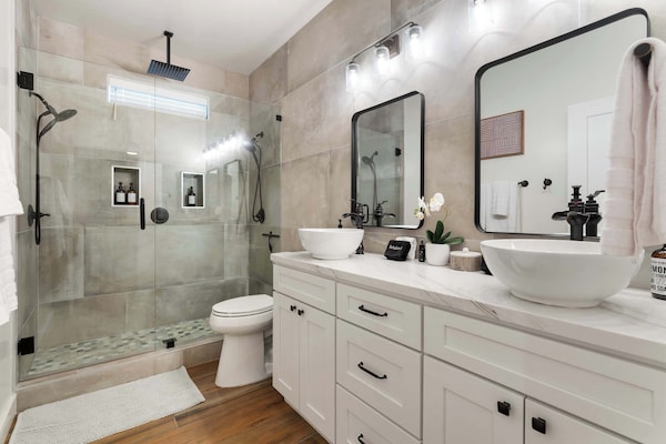 Luxury Family Oasis With Hot Tub! - San Marcos, CA