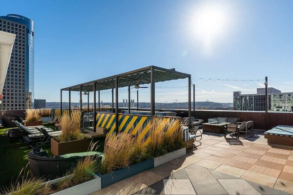 Cbd, Otr 1br, Gym, Pool, Free Parking, 5 Mins Walk To Stadiums - Cincinnati, OH