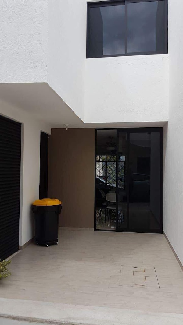 3 Br House (2 Ac) +1 Cuarto Servicio @ La Fuente - Tuxtla Gutiérrez