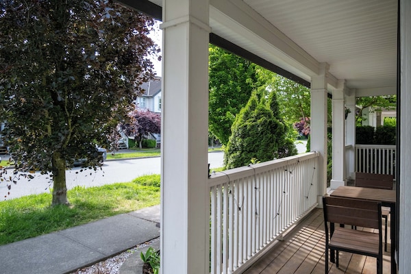 3br 2ba Surrey Home | Quiet & Convenient - Surrey