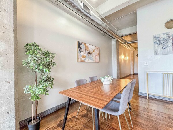 Elegant 3bd | Dt Dallas | Sleeps 12 | Free Parking - 達拉斯