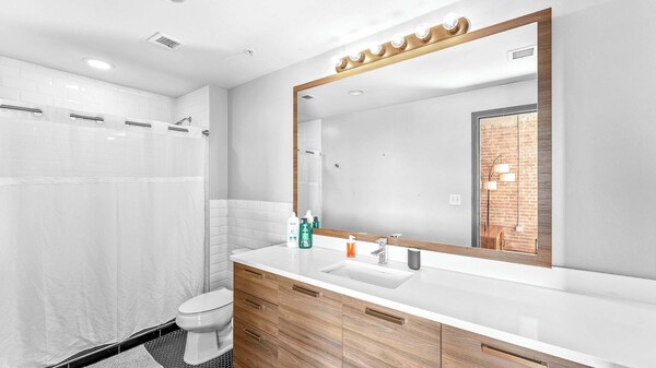 Elegant 2bd | Dt Dallas | Sleeps 12 | Free Parking - Dallas, TX