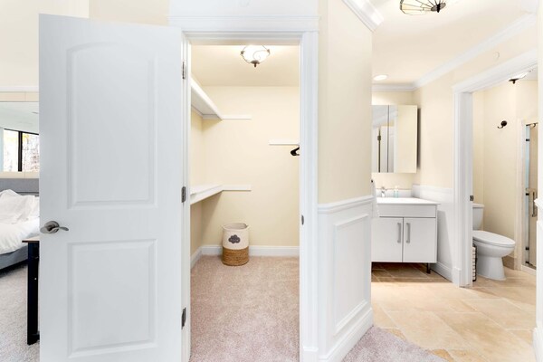 Luxury 2bd | Dt Novi | 2 Beds | Free Parking - Novi, MI