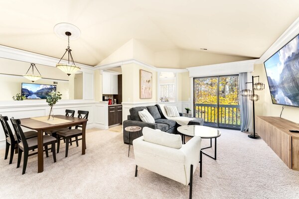 Luxury 2bd | Dt Novi | 2 Beds | Free Parking - Farmington Hills, MI