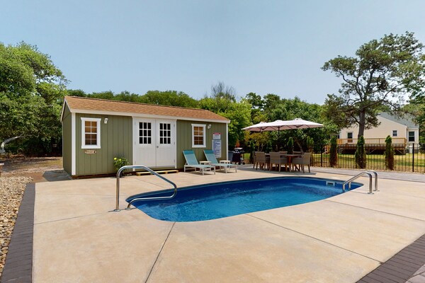 Quiet Family Getaway With Private Pool, Full Kitchen | Community Amenities - Duck, NC