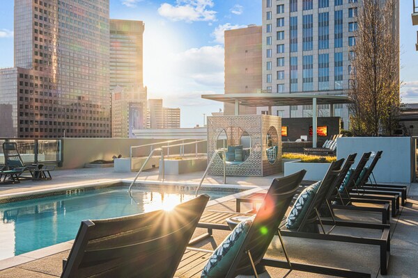 Skyline Townhouse: 3br Penthouse In Atlanta, Ga | City View, Gym, Pool & Terrace - Atlanta, GA