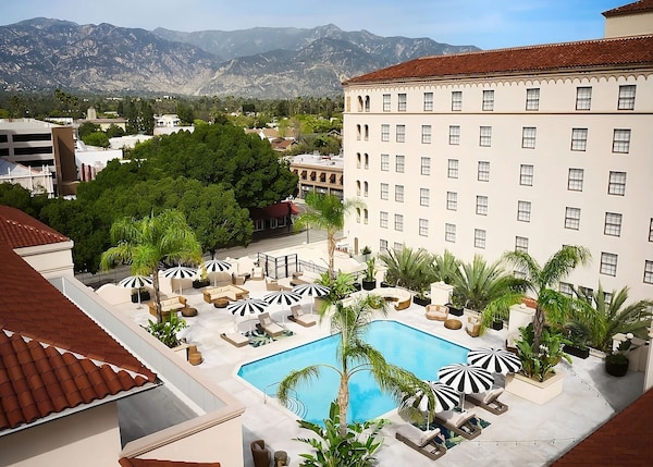 Pasadena Hotel & Pool, Deluxe Pool View Room With One King Bed, Parking - Alhambra, CA