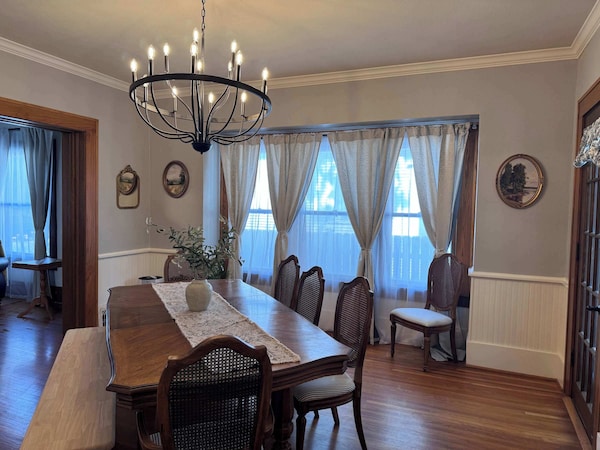 College Hill Creole - Hot Tub - Massage Chair - Kansas (State)