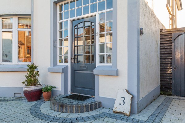 Tranquility, Pet Friendly, With Open Fire In Portrush - Portrush