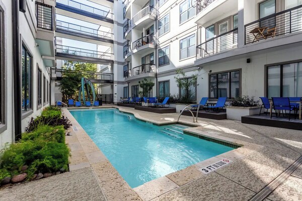 Soco Gem - Pool, Gym, Rooftop, Parking, Walk To Dt - オースティン, TX