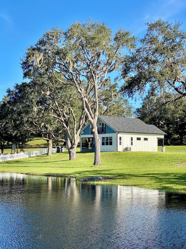 New!! Sunsets At Cherry Lake-2 Bedroom Lake Front Cottage - Clermont, FL