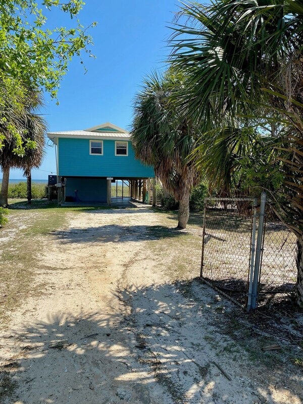 Enchanted Cottage Beachfront  Charming Retreat By The Sea! - Alligator Point, FL