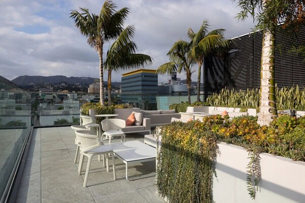 Hollywood Retreat With Pool & Pet-friendly Near Iconic Sights - Hollywood, CA