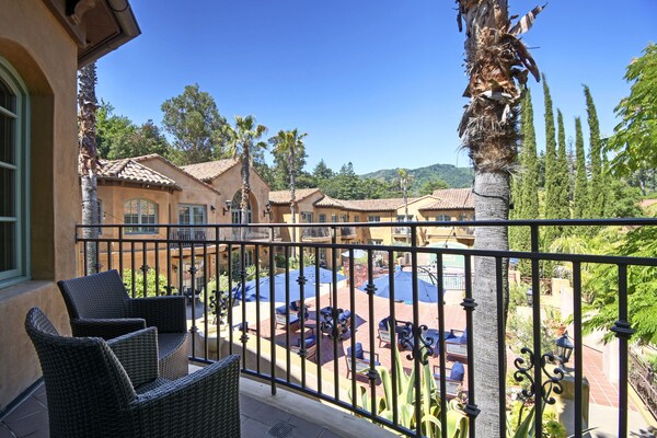Elegant Room With Outdoor Pool, Balcony & Free Parkin In Downtown - Ridge Vineyards, Cupertino