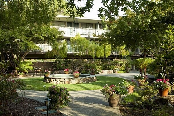Modern Unit With Outdoor Heated Pool, Free Breakfast & Parking Near Stanford - Palo Alto, CA