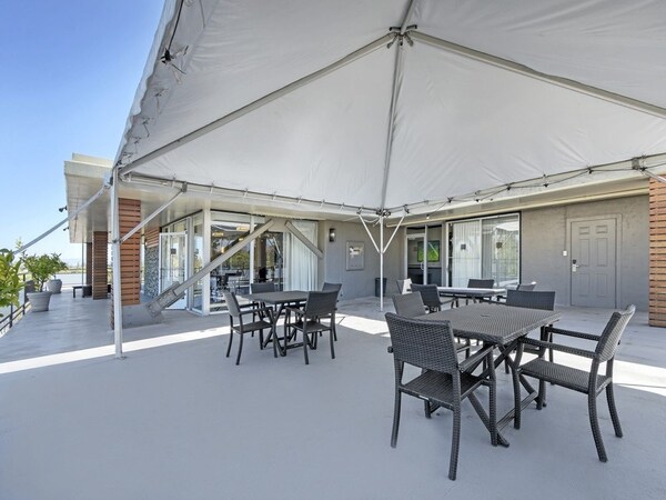 2 Tranquil Unit With Heated Pool, Balcony & Free Breakfast In Palo Alto - Palo Alto, CA
