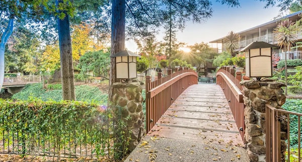 2 Spacious Room With Free Breakfast, Heated Pool & Parking Near Stanford - Los Altos, CA
