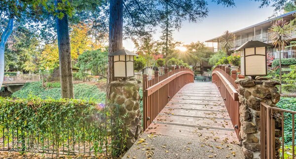 2 Comfortable Room With Heated Pool, Free Breakfast & Parking In Palo Alto - Palo Alto, CA